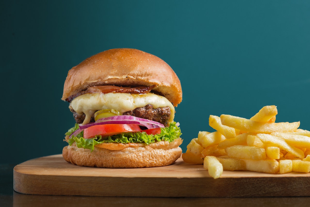 Combien de calories contient un hamburger ? – Magazine Fitness